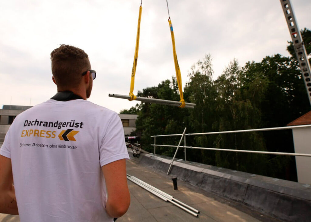 Dachrandgerüst - Temporäre Absturzsicherung am Flachdachrand